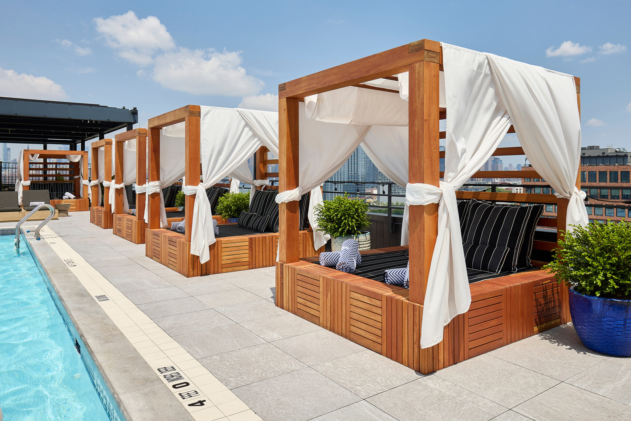 Williamsburg Rooftop Pool - ART Rooftops