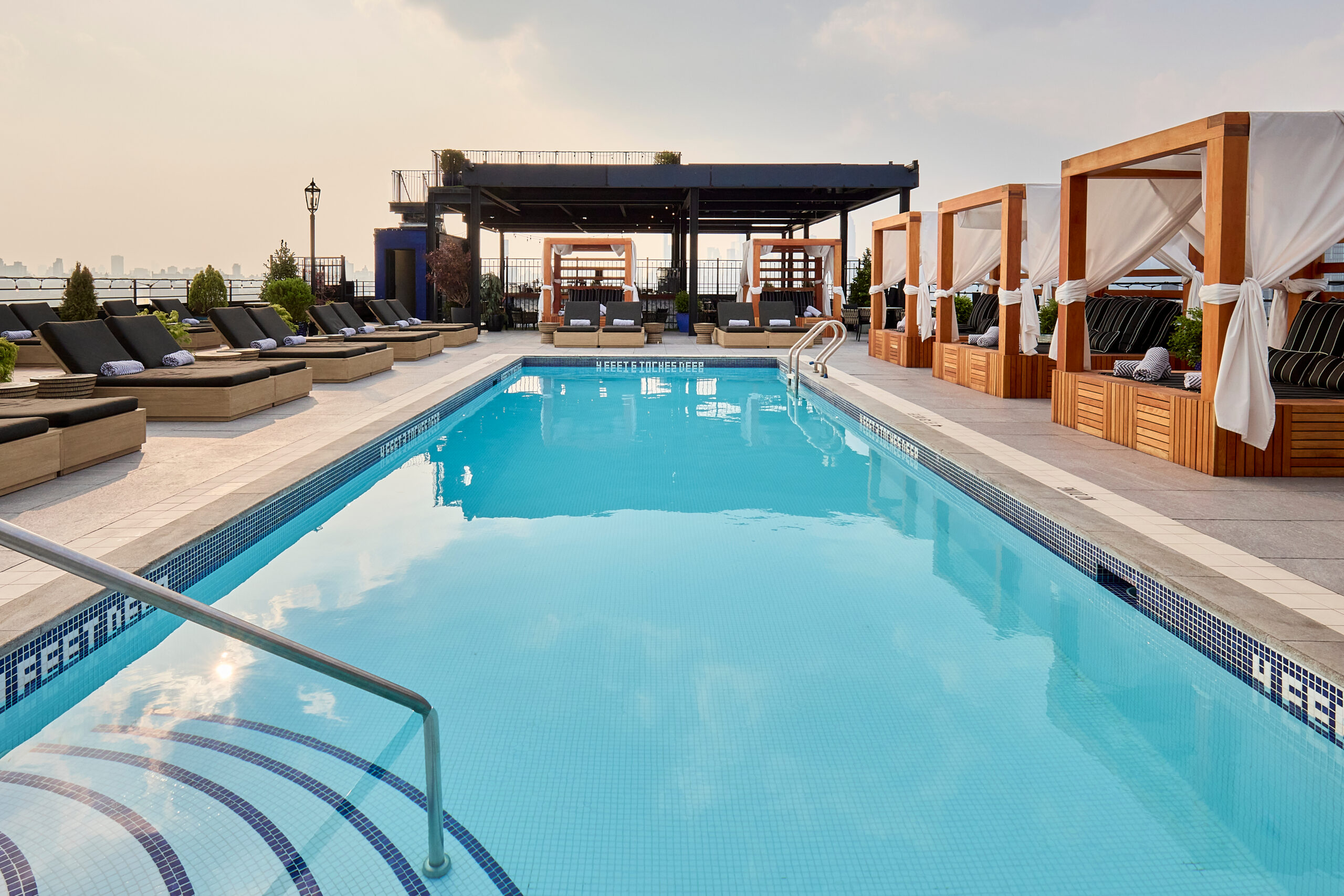 #1 Williamsburg Rooftop Bar (New York) | ART Rooftops